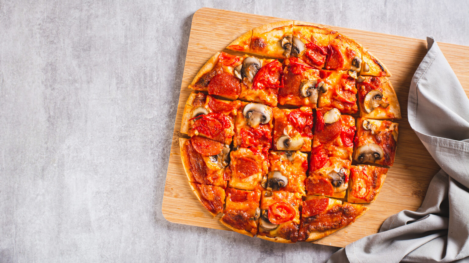 Why St. Louis-Style Pizza Is a Must-Try for Pizza Lovers - Dogtown Pizza